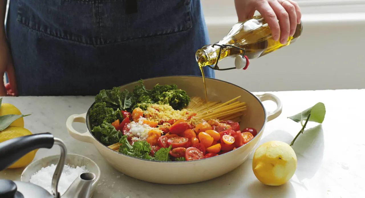 Kale, tomato and lemon zest one-pot spaghetti – Recipes – Anna Jones